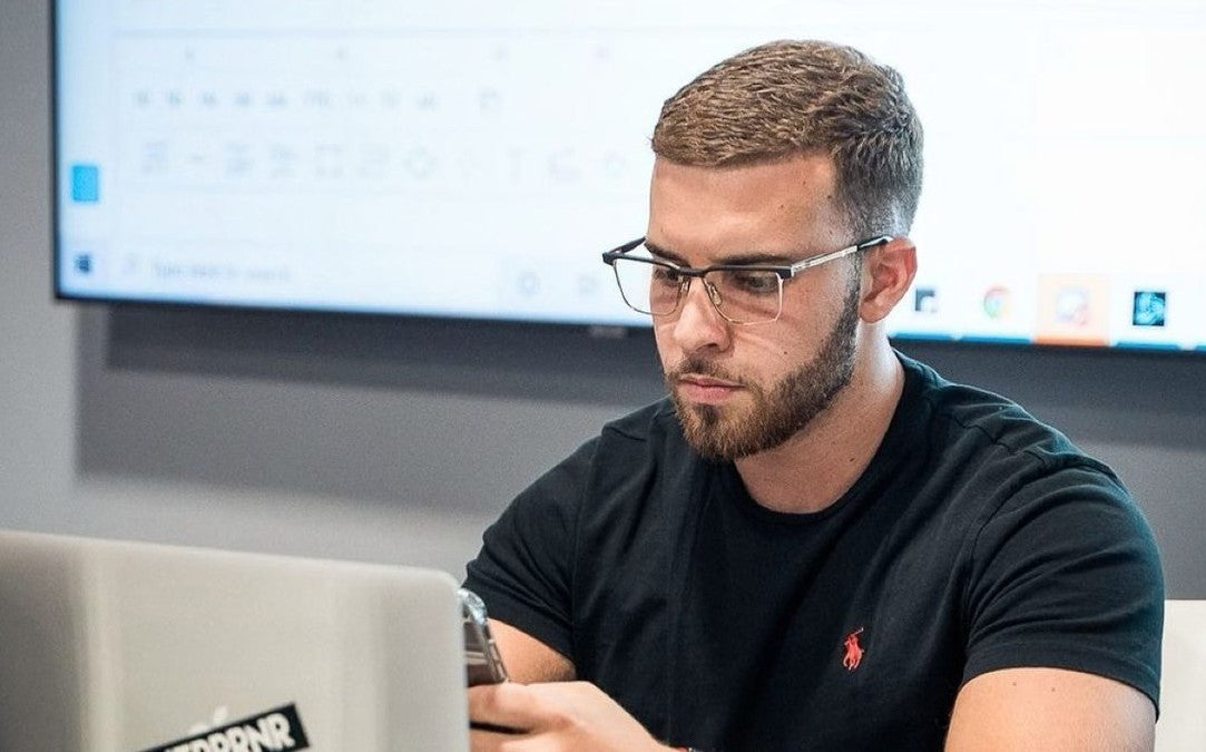 Alex González – Cursos Digitales 701